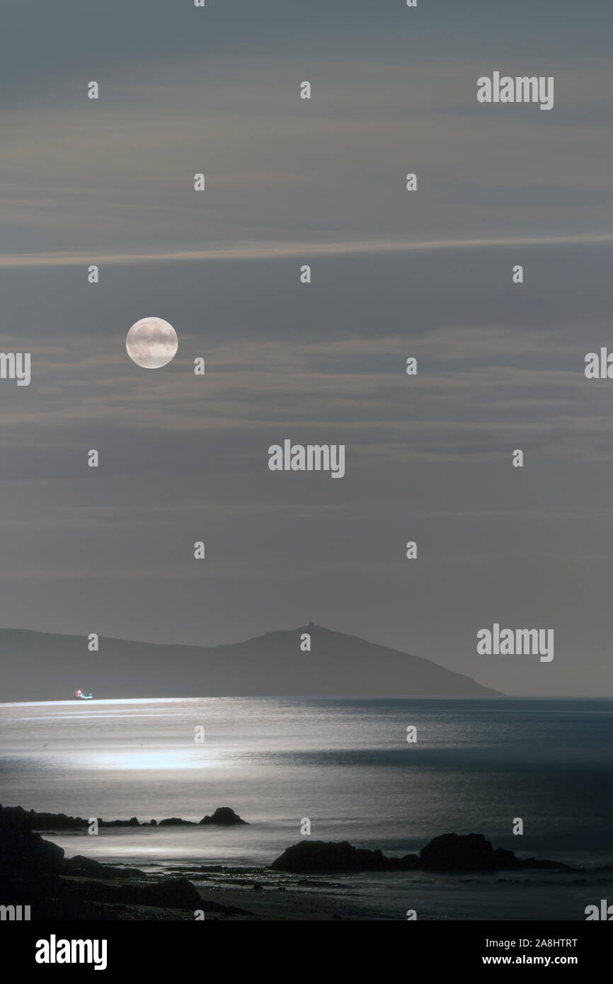 Harvest Moon rises in the sky, Cornwall, UK Stock Photo - Alamy