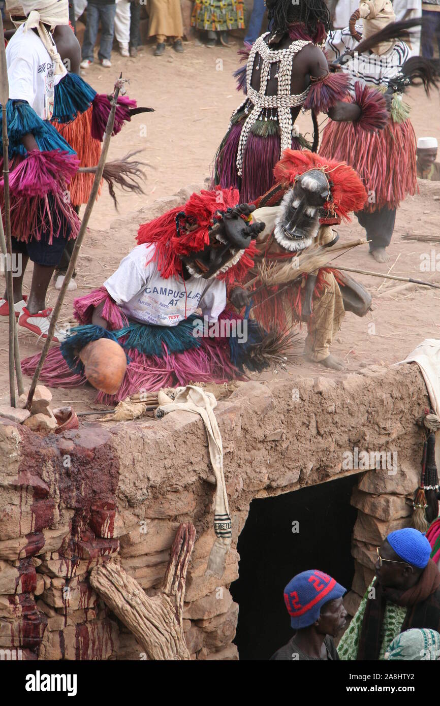 Dogon country : village of Kundu Dogomo - funeral of Amakana Dara Stock ...