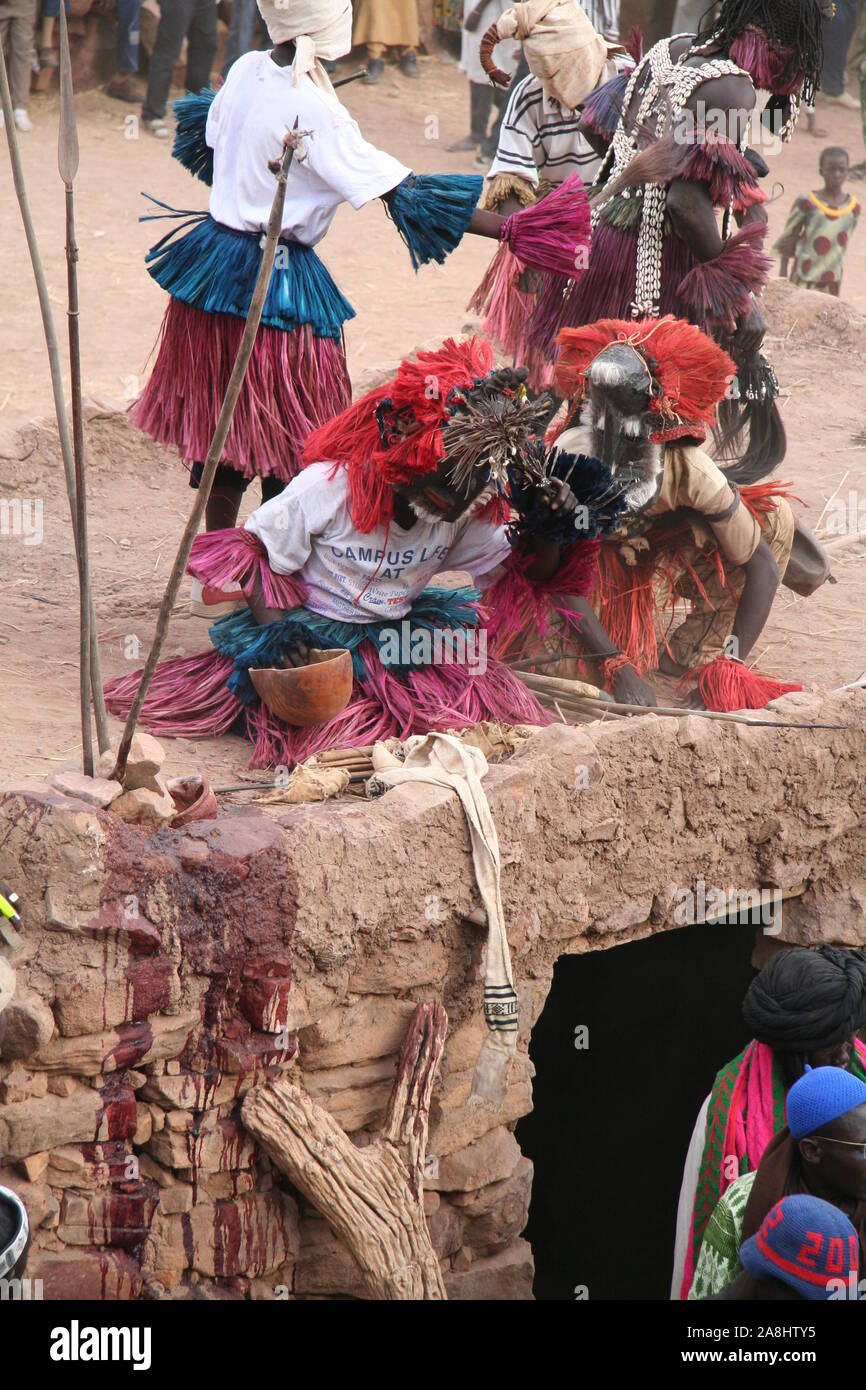 Dogon hunter hi-res stock photography and images - Alamy