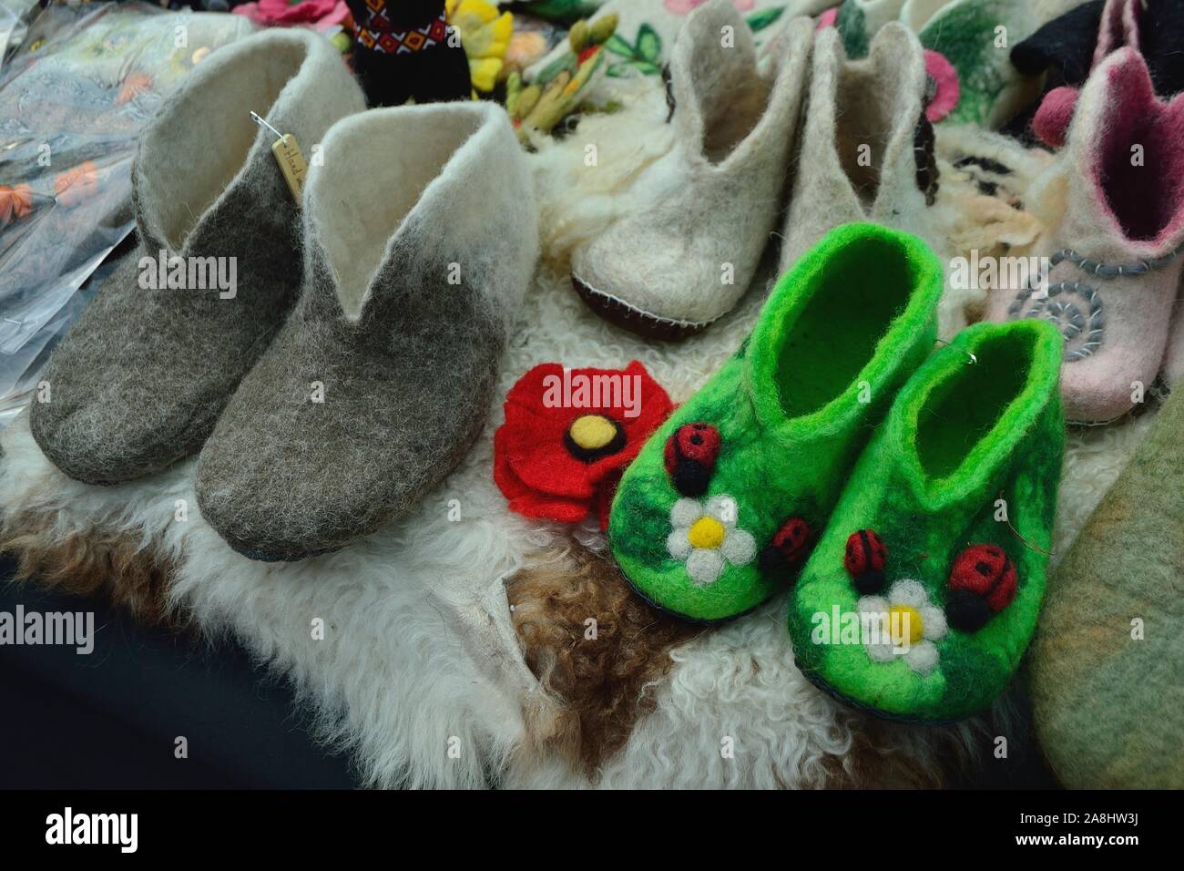 typical loom - Market in ETARA -Balkans - BULGARIA Stock Photo - Alamy