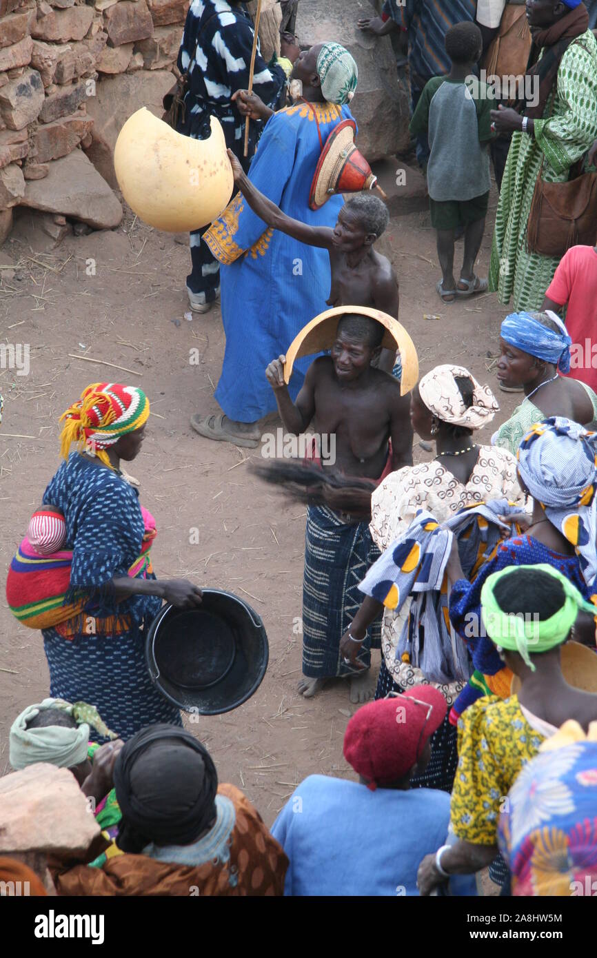 Dogon country : village of Kundu Dogomo - funeral of Amakana Dara Stock ...