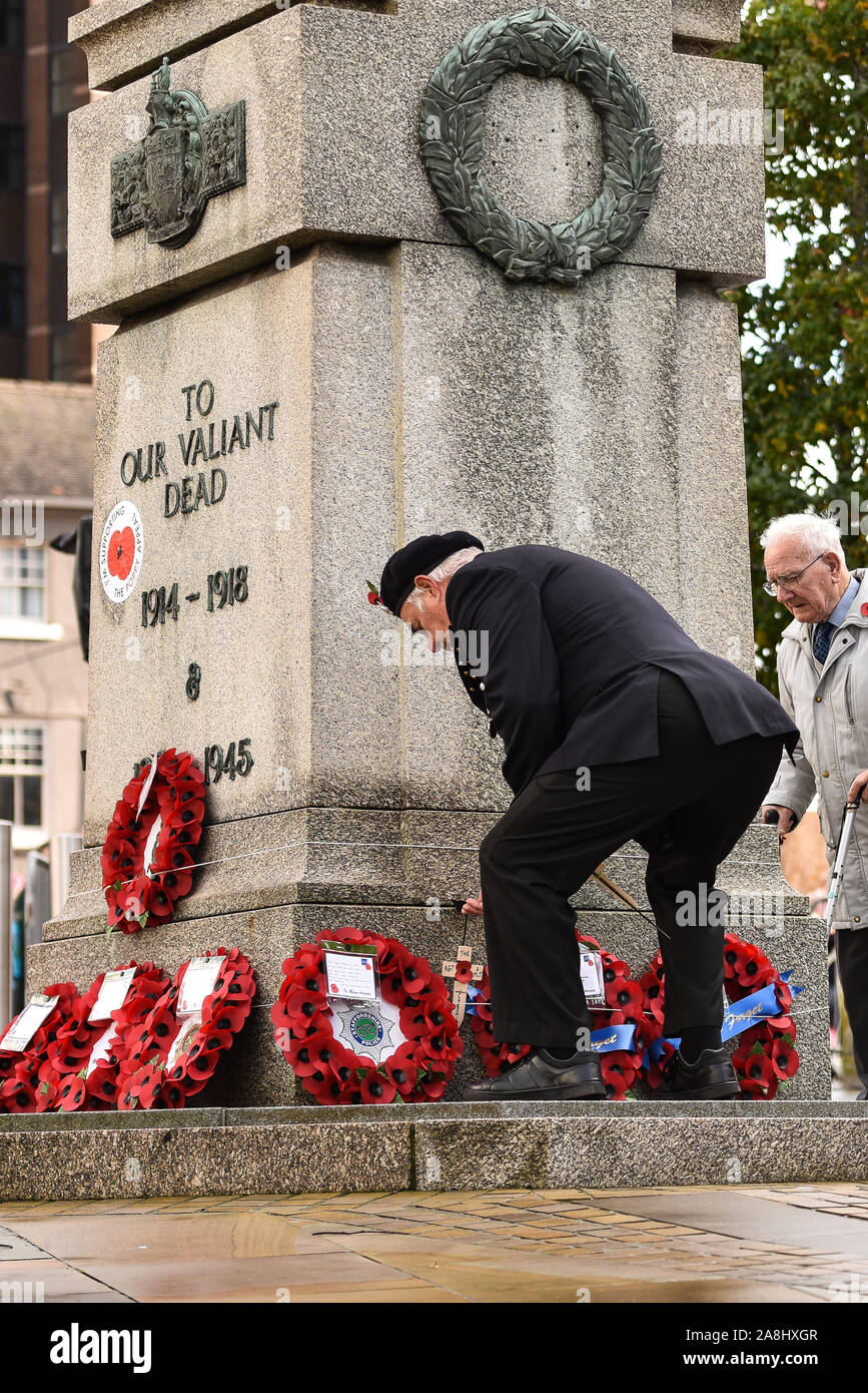Veterans and civilians lay reefs and notes of condolence to the fallen ...