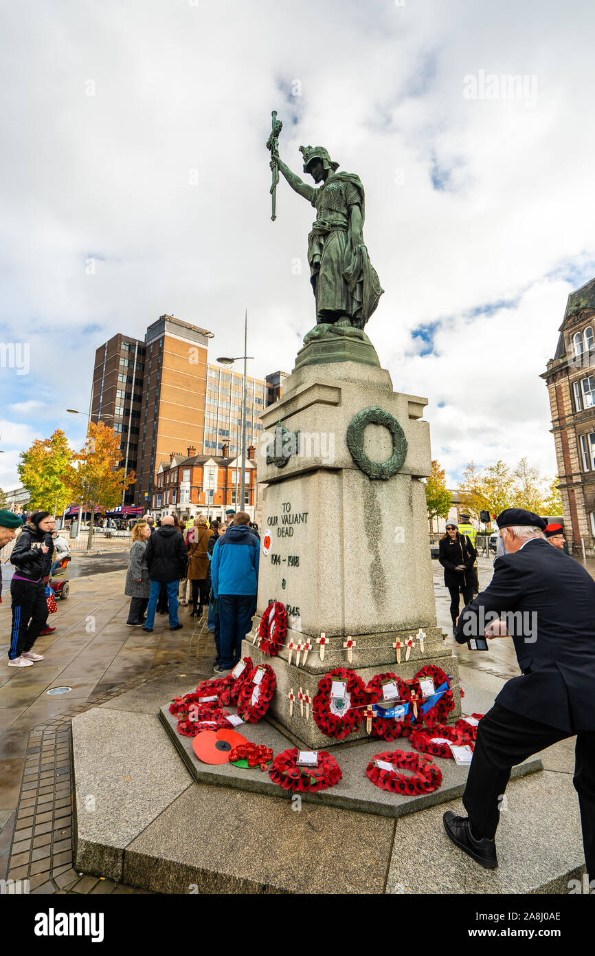 Veterans and civilians lay reefs and notes of condolence to the fallen ...
