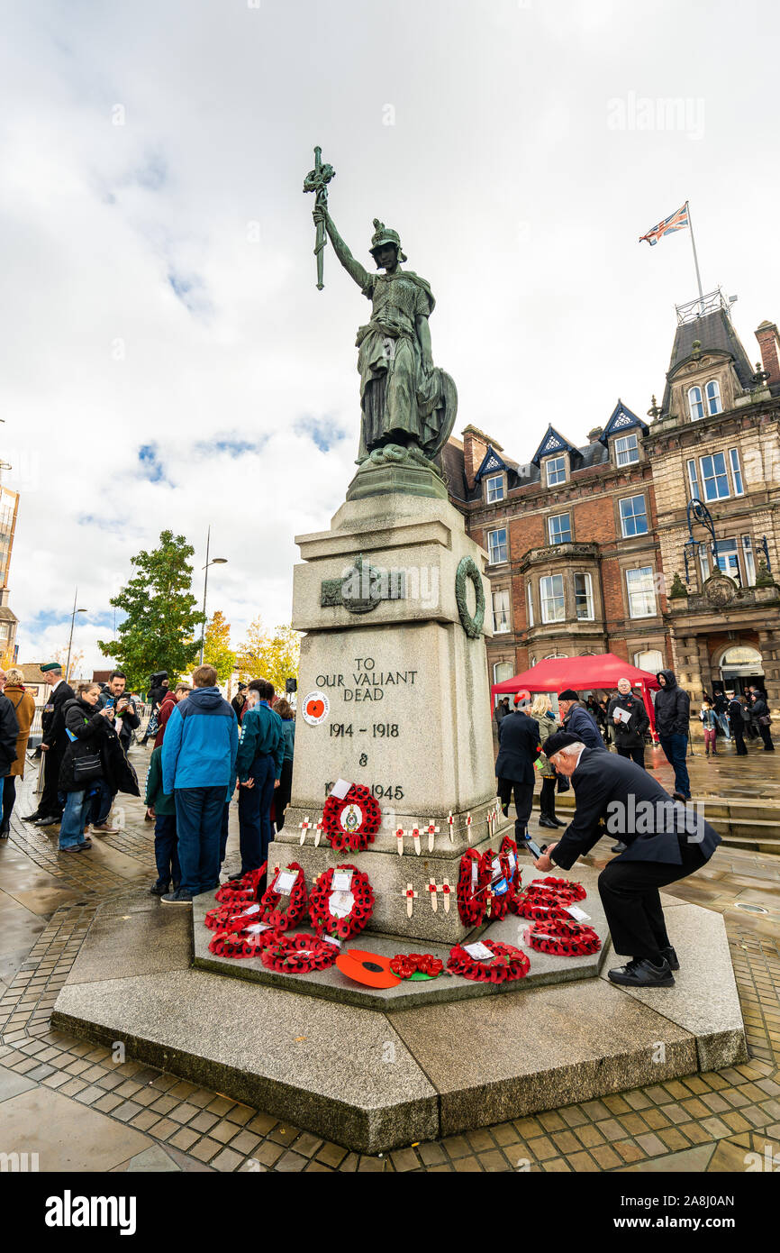 Veterans and civilians lay reefs and notes of condolence to the fallen ...