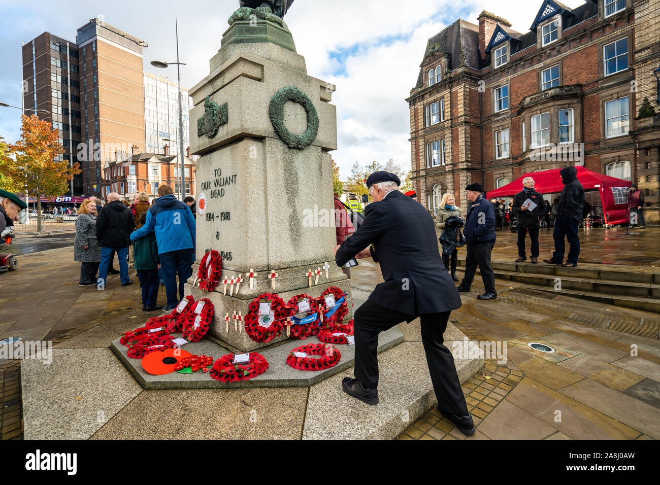 Veterans and civilians lay reefs and notes of condolence to the fallen ...