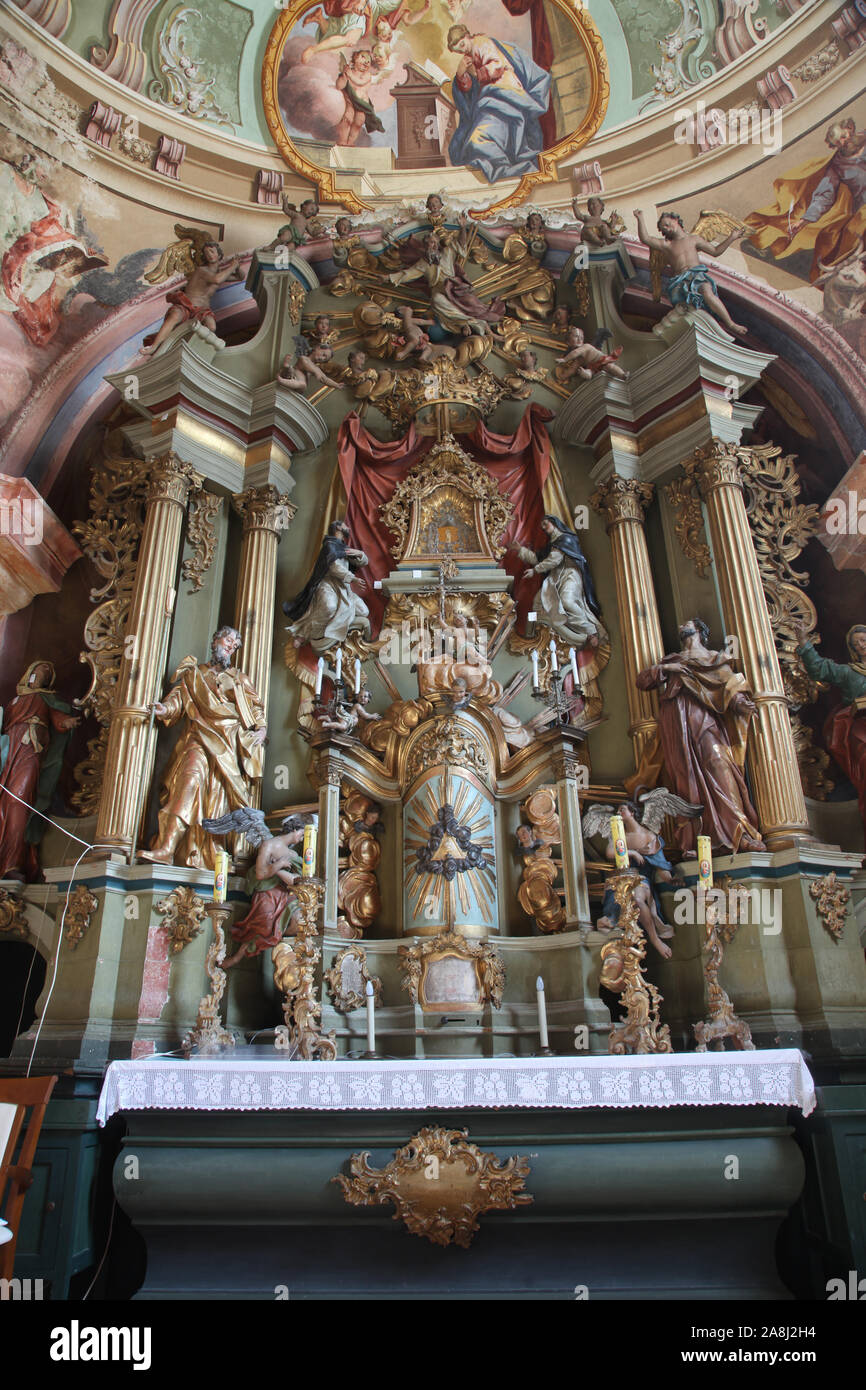 Altar catholic church hi-res stock photography and images - Alamy