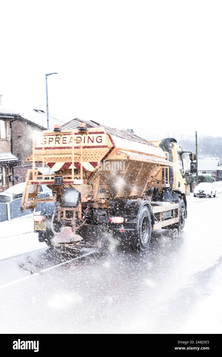 Grit for icy roads hi-res stock photography and images - Alamy