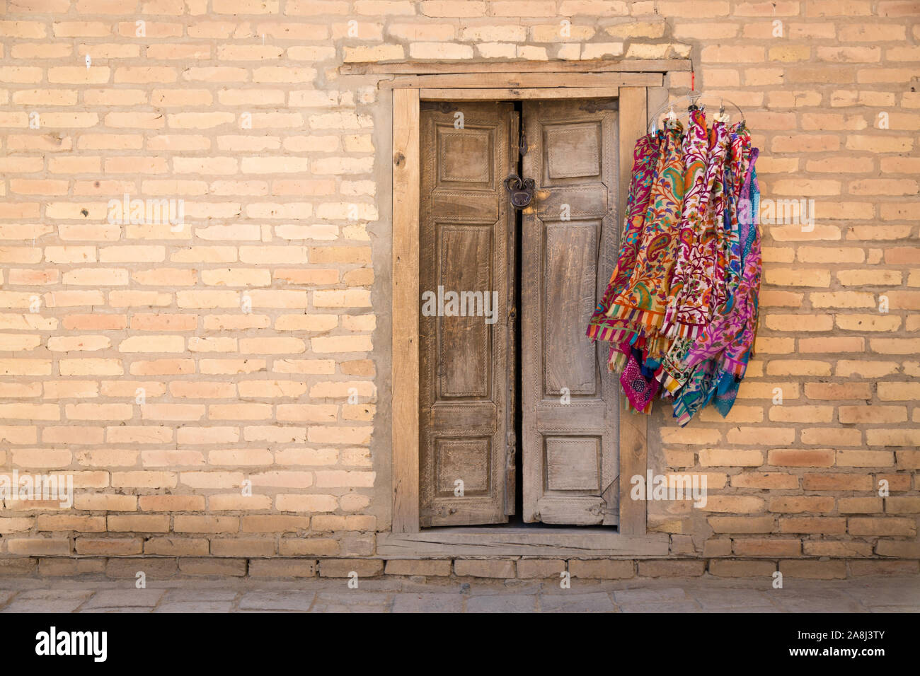 Uzbek traditional silk textile hi-res stock photography and images - Alamy