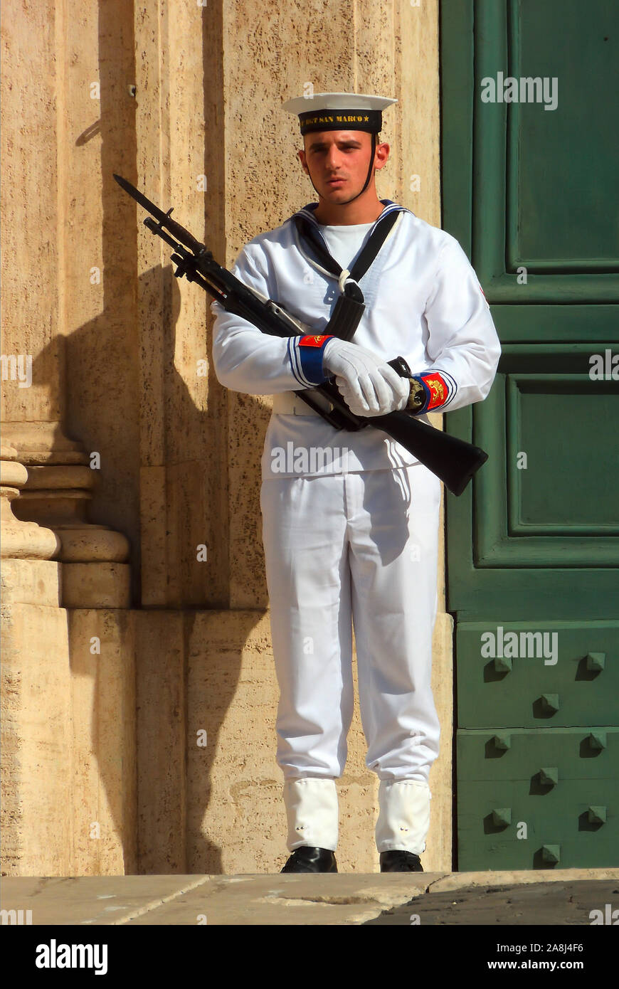 Marine soldiers before the Palazzo Montecitorio at the Piazza ...