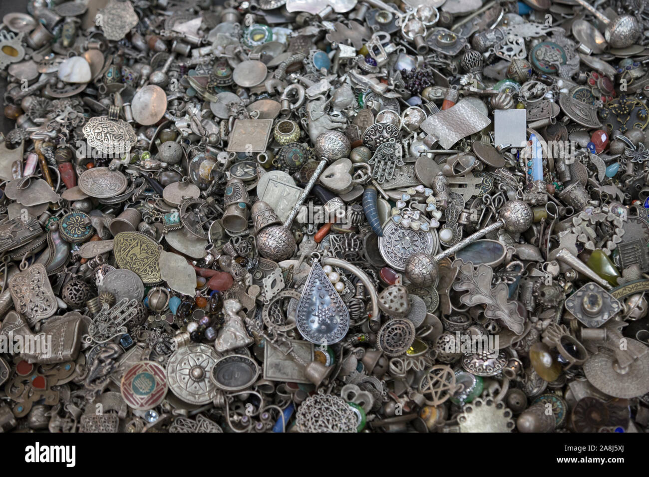 Omani art hi-res stock photography and images - Alamy