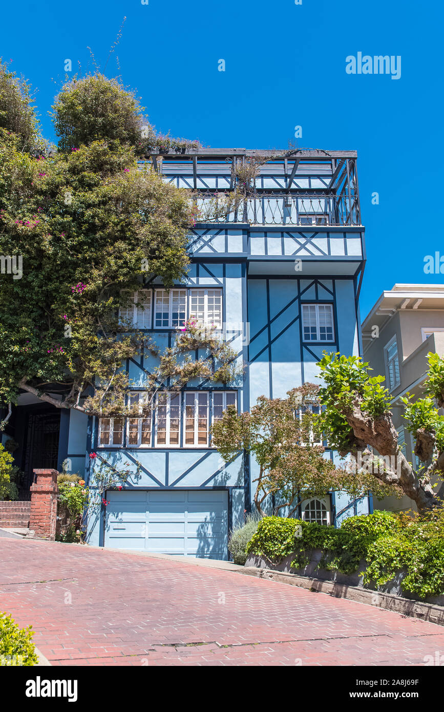 San Francisco, the famous Lombard Street, winding street in Russian ...