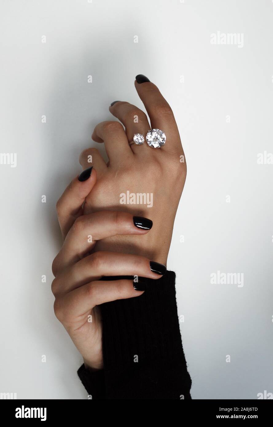 Hand beading hi-res stock photography and images - Alamy