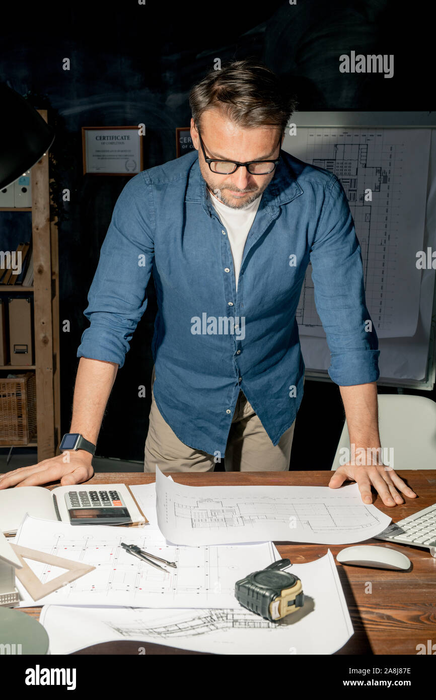 Engineer working overtime hi-res stock photography and images - Alamy