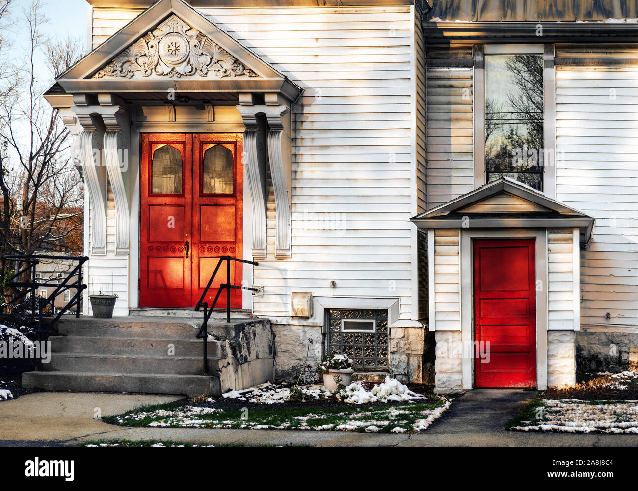 Exterior church doors hi-res stock photography and images - Alamy