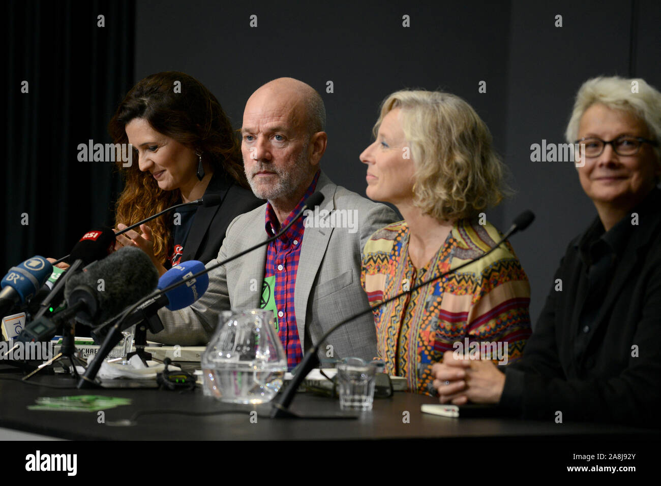 Singer of rem hi-res stock photography and images - Alamy