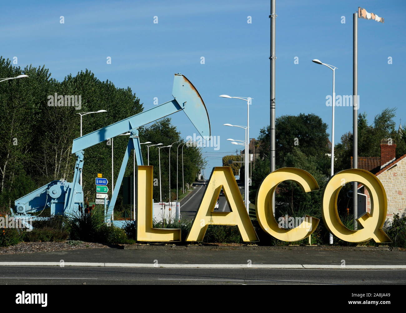 Total oil field hi-res stock photography and images - Alamy