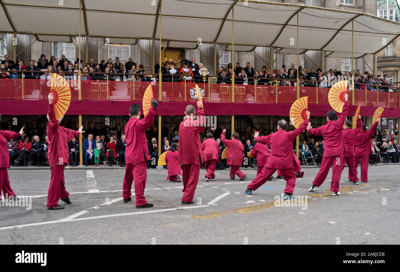 Chinese community dancers at the annual Lord Mayor's parade show in ...