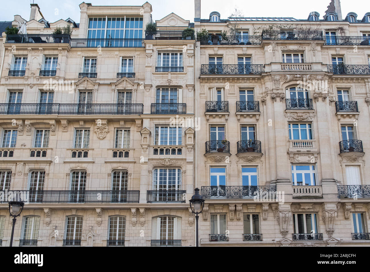 Paris, typical facade in the Marais, detail of the windows Stock Photo ...