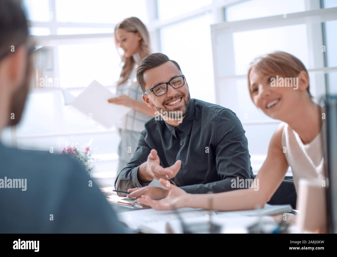employees discussing ideas for a new project Stock Photo - Alamy