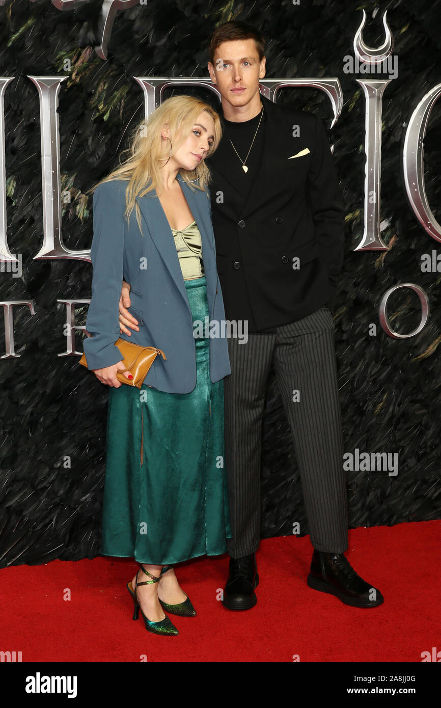 Rose gray and harris dickinson hi-res stock photography and images - Alamy