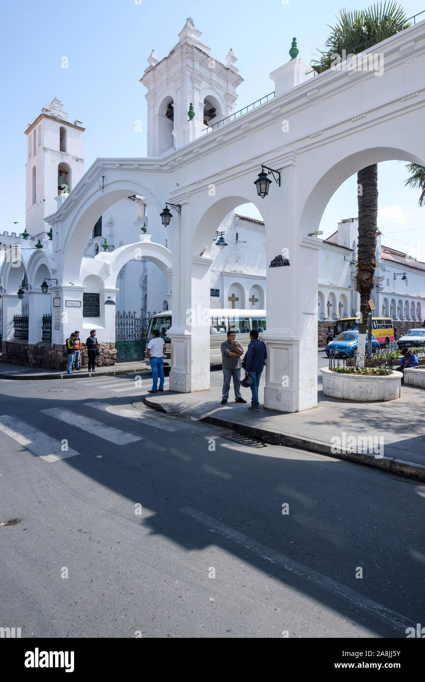 Daily Life scene in the Historic District with the San Francisco Church ...