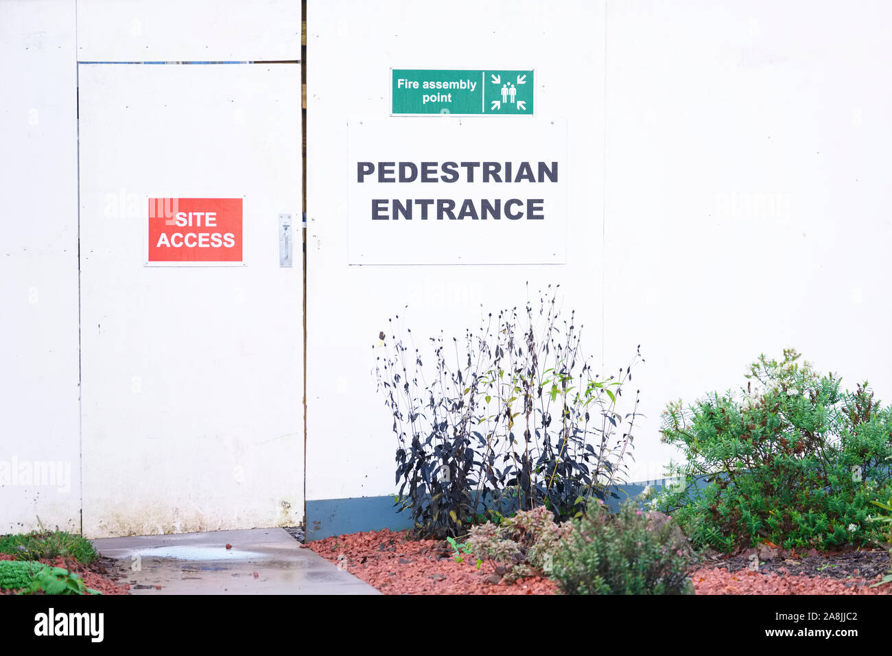 Construction building site pedestrian public access door and sign Stock ...