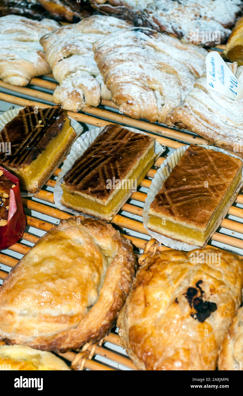 French cakes display christmas market paris hi-res stock photography ...