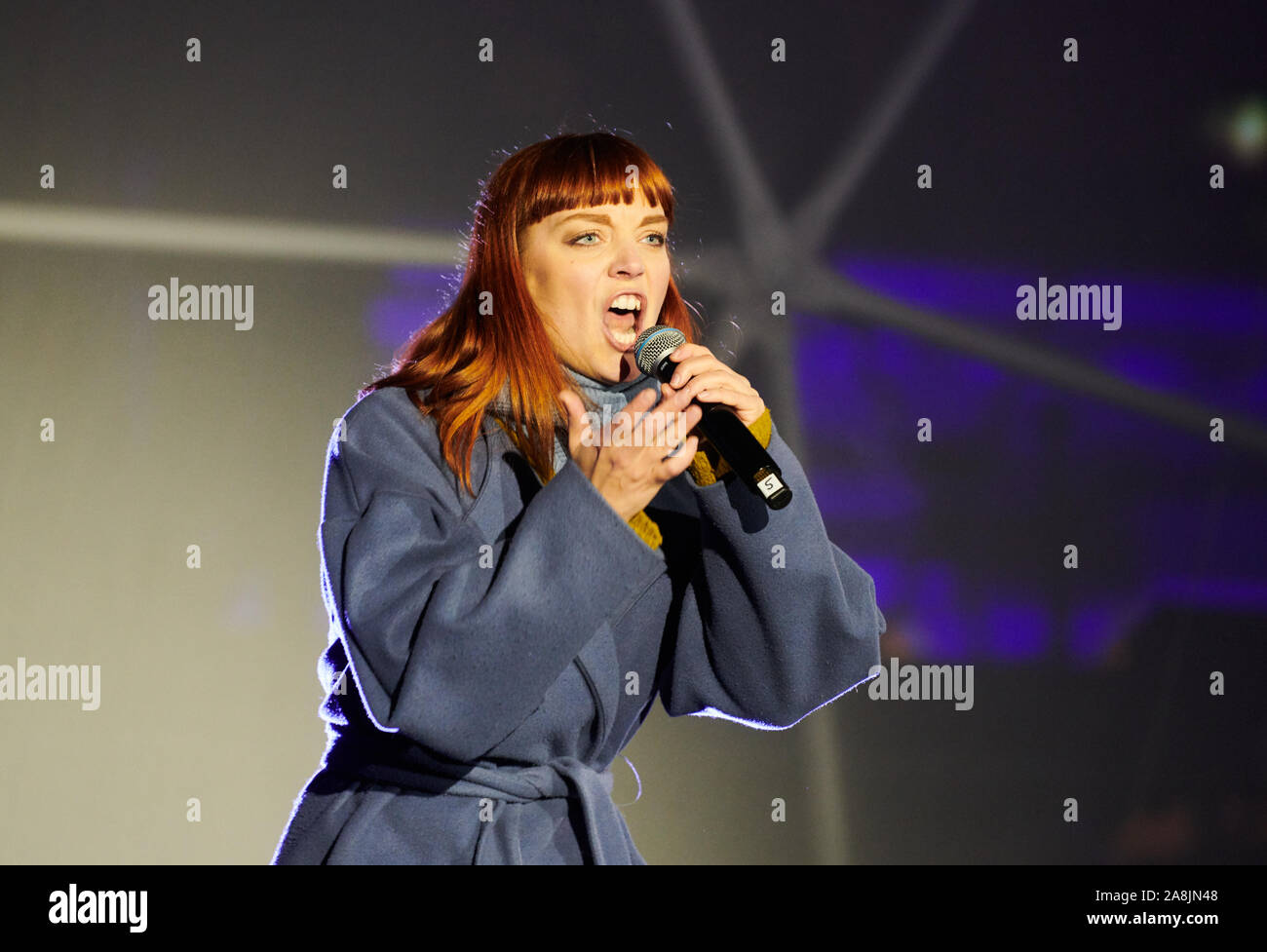 Berlin, Germany. 09th Nov, 2019. The singer Jennifer Kothe sings ...