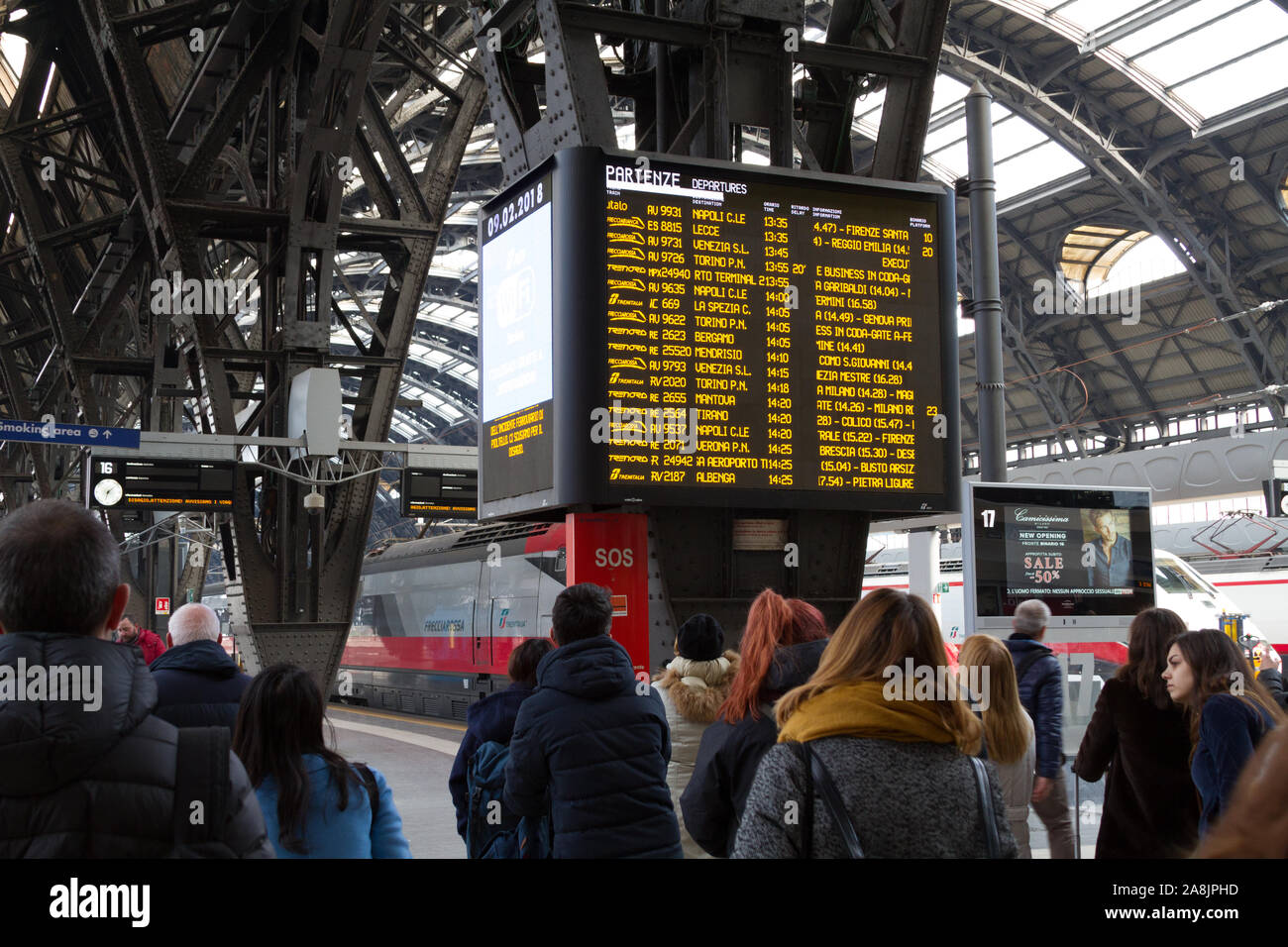 Train destination board departures hi-res stock photography and images ...