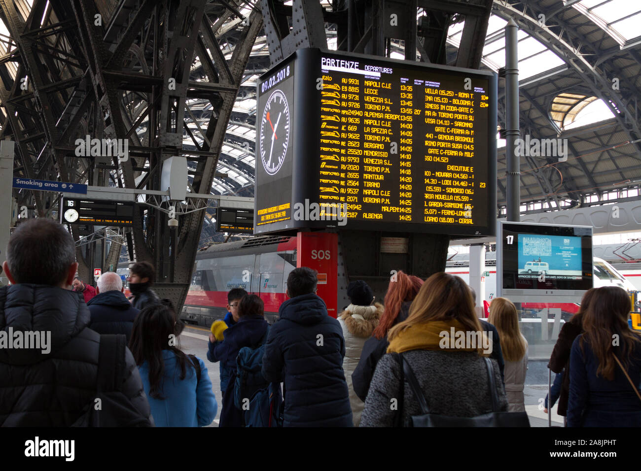 Train destination board departures hi-res stock photography and images ...