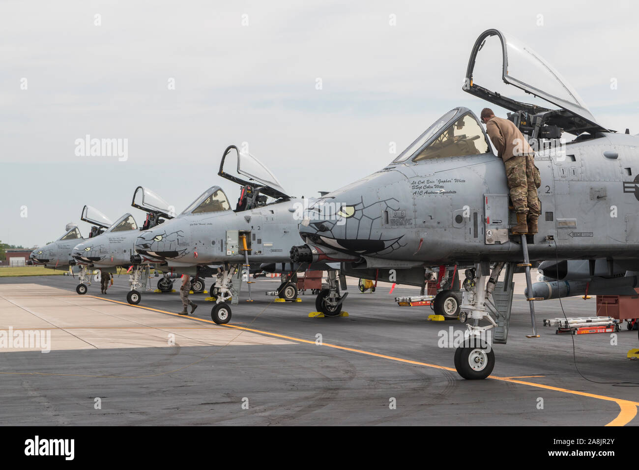 United States Air Force A-10 Thunderbolt II 'Warthogs' on the hot ramp ...