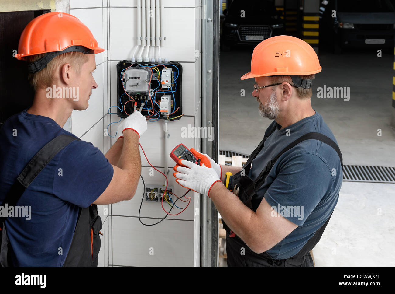 Electrical engineer testing fuse hi-res stock photography and images ...