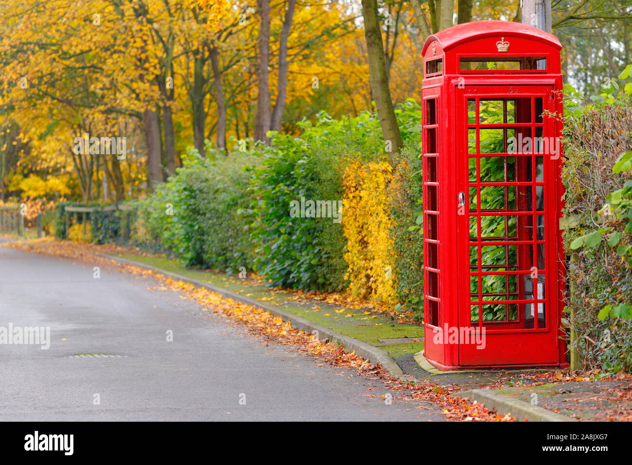 Uk telephone box hi-res stock photography and images - Alamy