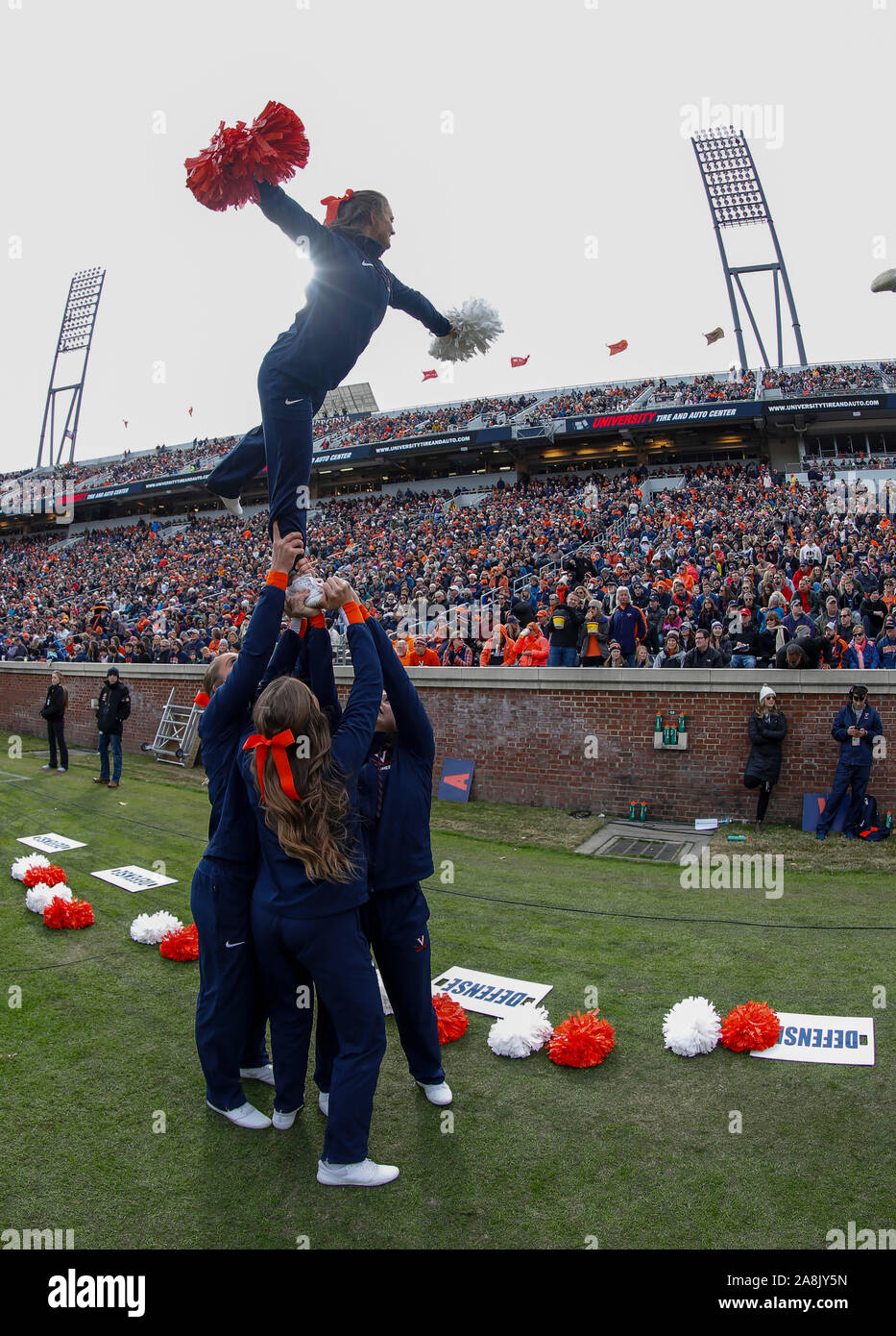 Virginia cheerleaders hi-res stock photography and images - Alamy