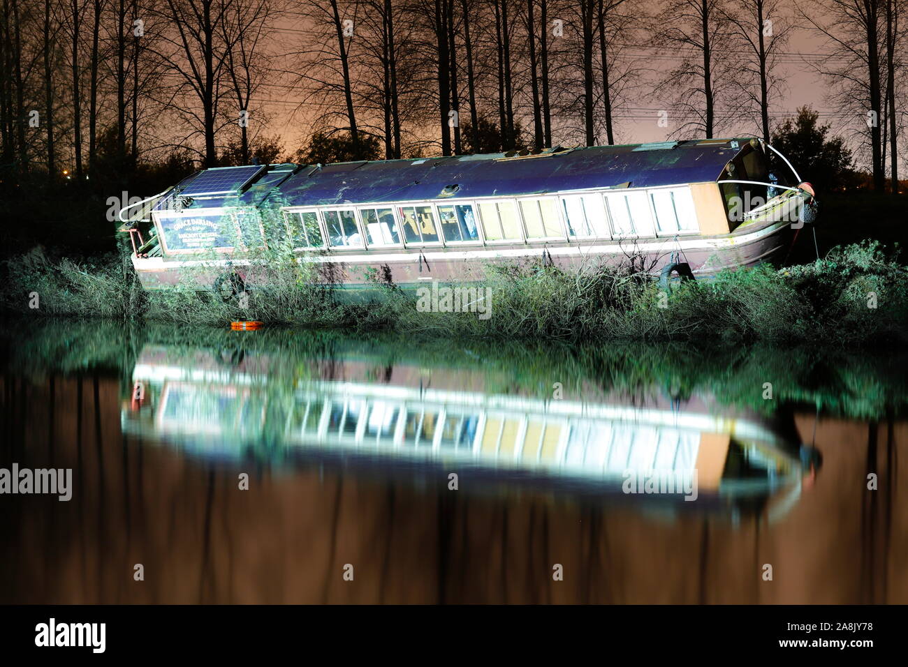 Allerton bywater marooned boat hi-res stock photography and images - Alamy