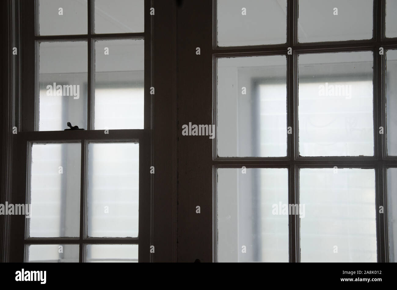 Square windowpanes hi-res stock photography and images - Alamy