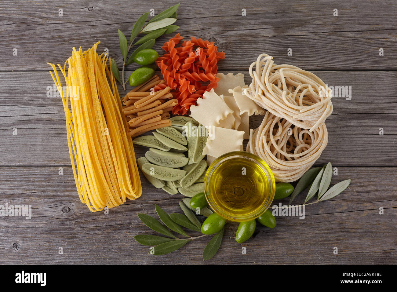 Different kinds of pasta spaghetti hi-res stock photography and images ...