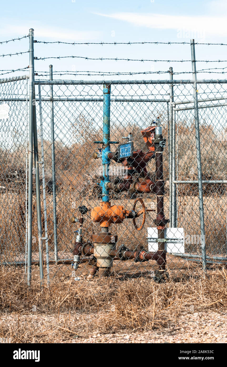 Oil and gas wellhead hi-res stock photography and images - Alamy