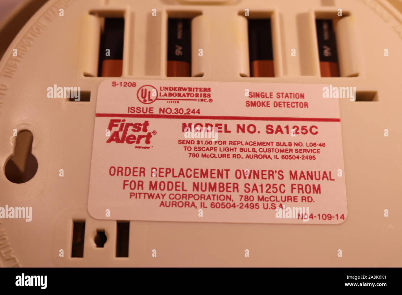 Old smoke detector hi-res stock photography and images - Alamy