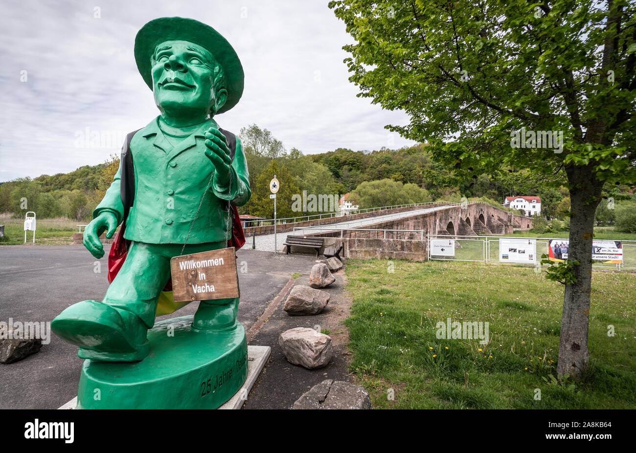 Vacha, Germany. 15th May, 2019. The Bridge of Unity (r) between Vacha ...