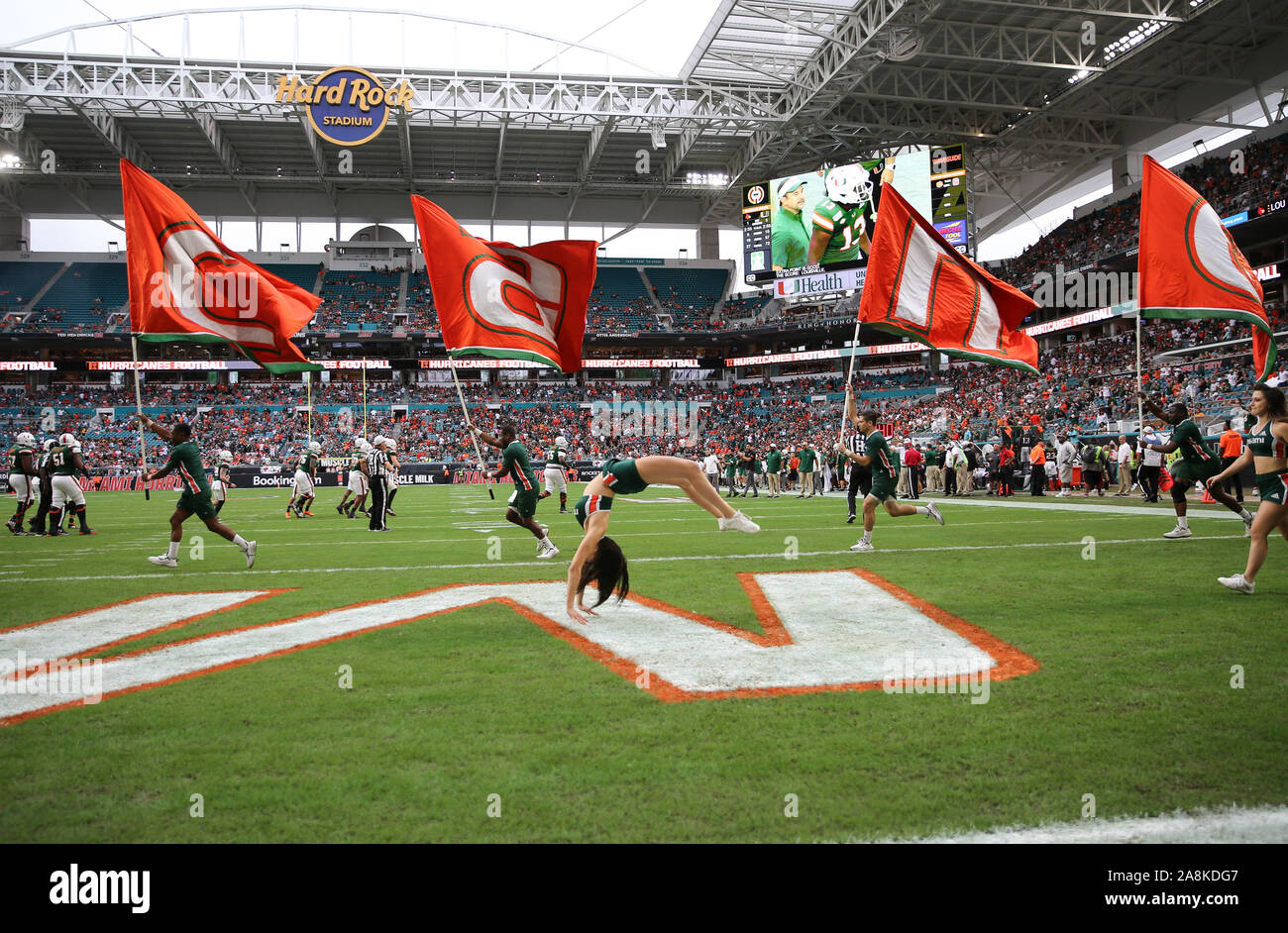 University of miami hurricanes football cheerleaders hi-res stock ...