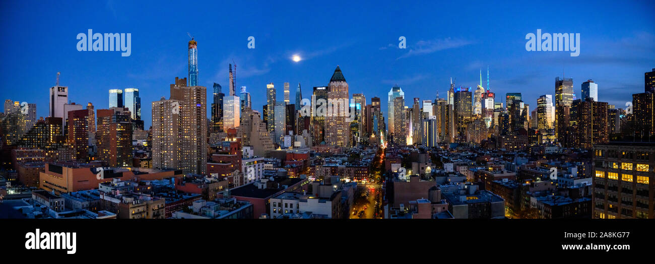 New York, USA, 9 November 2019. Panoramic view of midtown Manhattan in ...