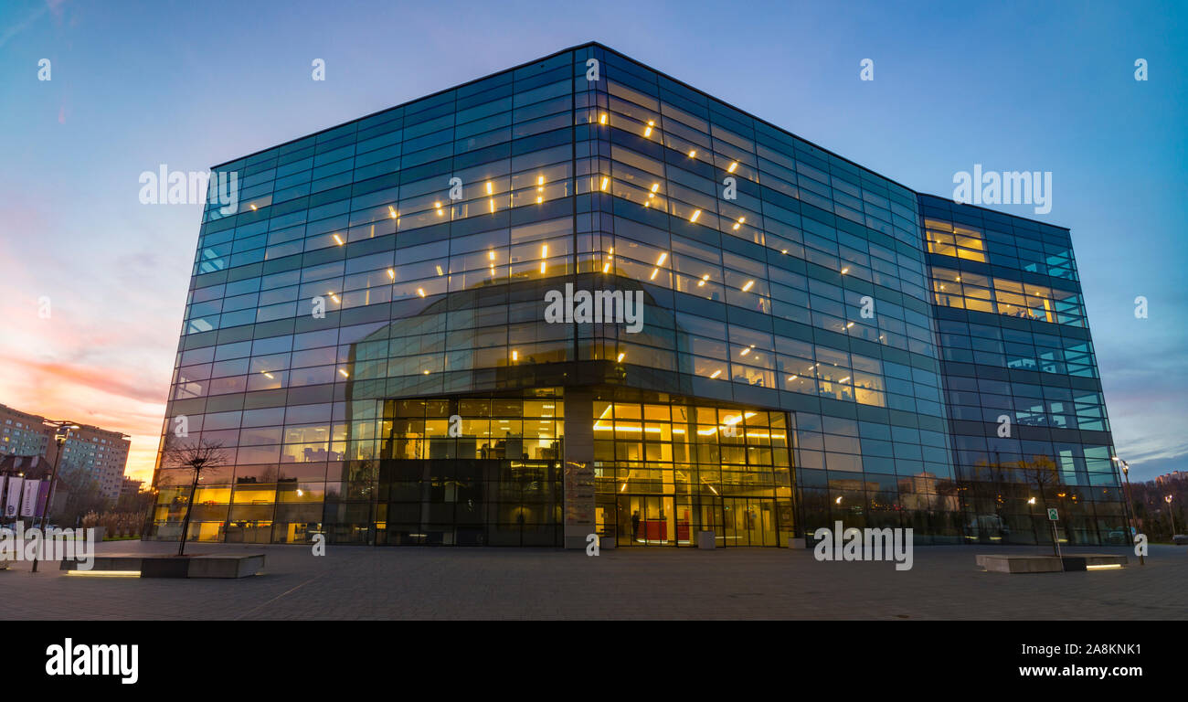 Modern urban buildings glass hi-res stock photography and images - Alamy