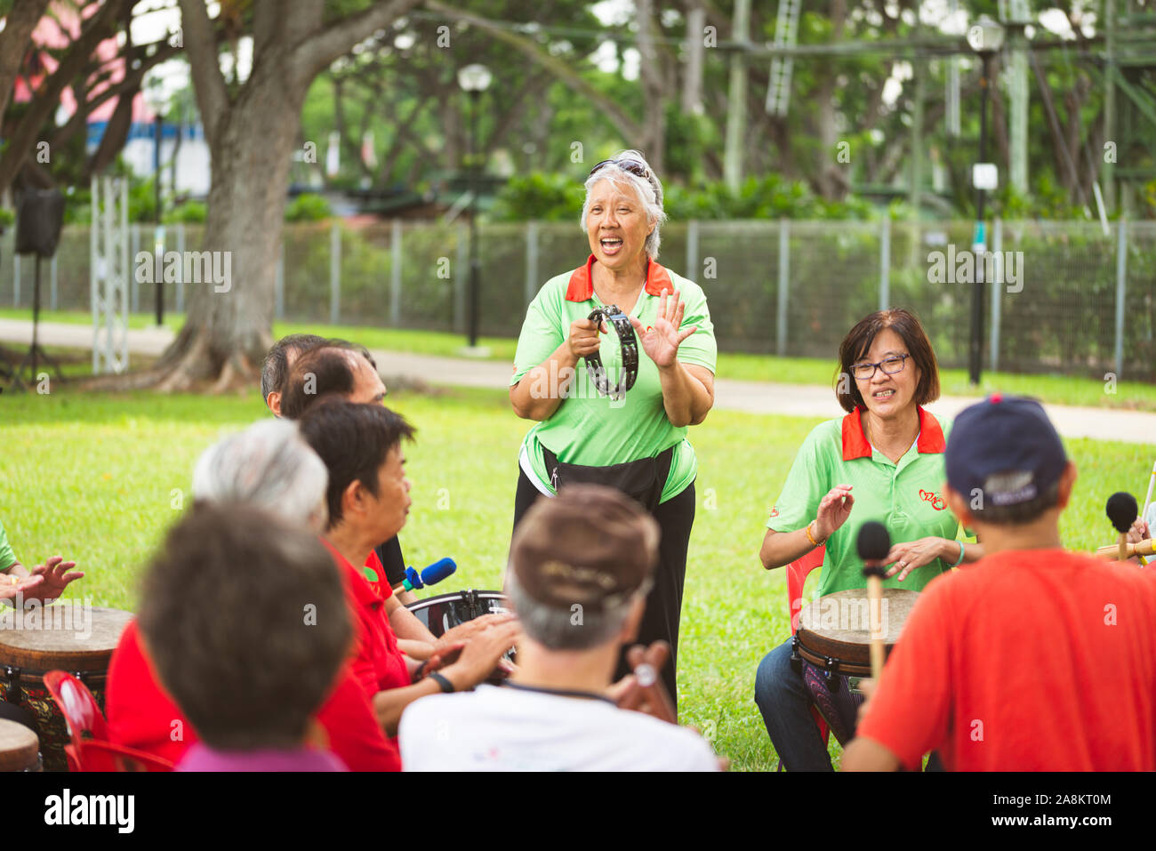 Choir singing mature hi-res stock photography and images - Alamy
