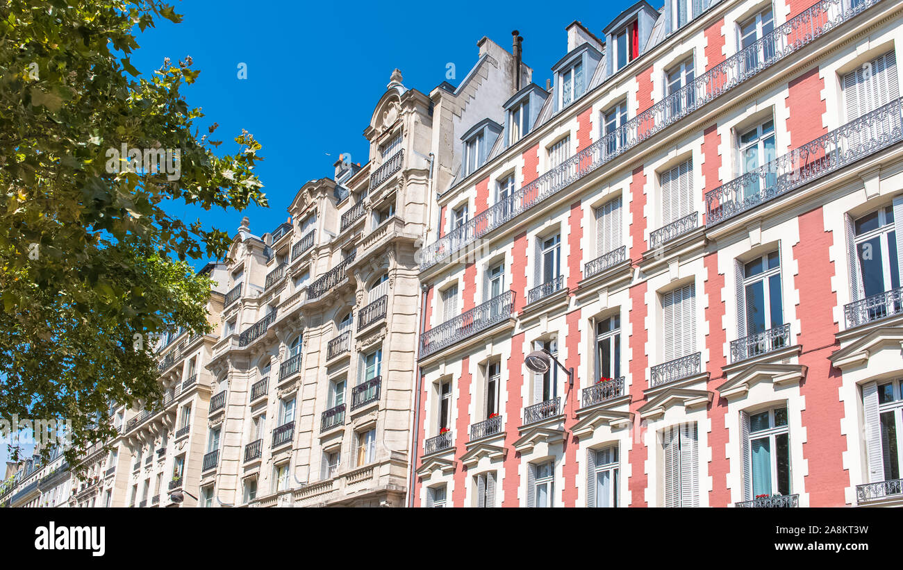 Paris, typical facade in the Marais, detail of the windows Stock Photo ...