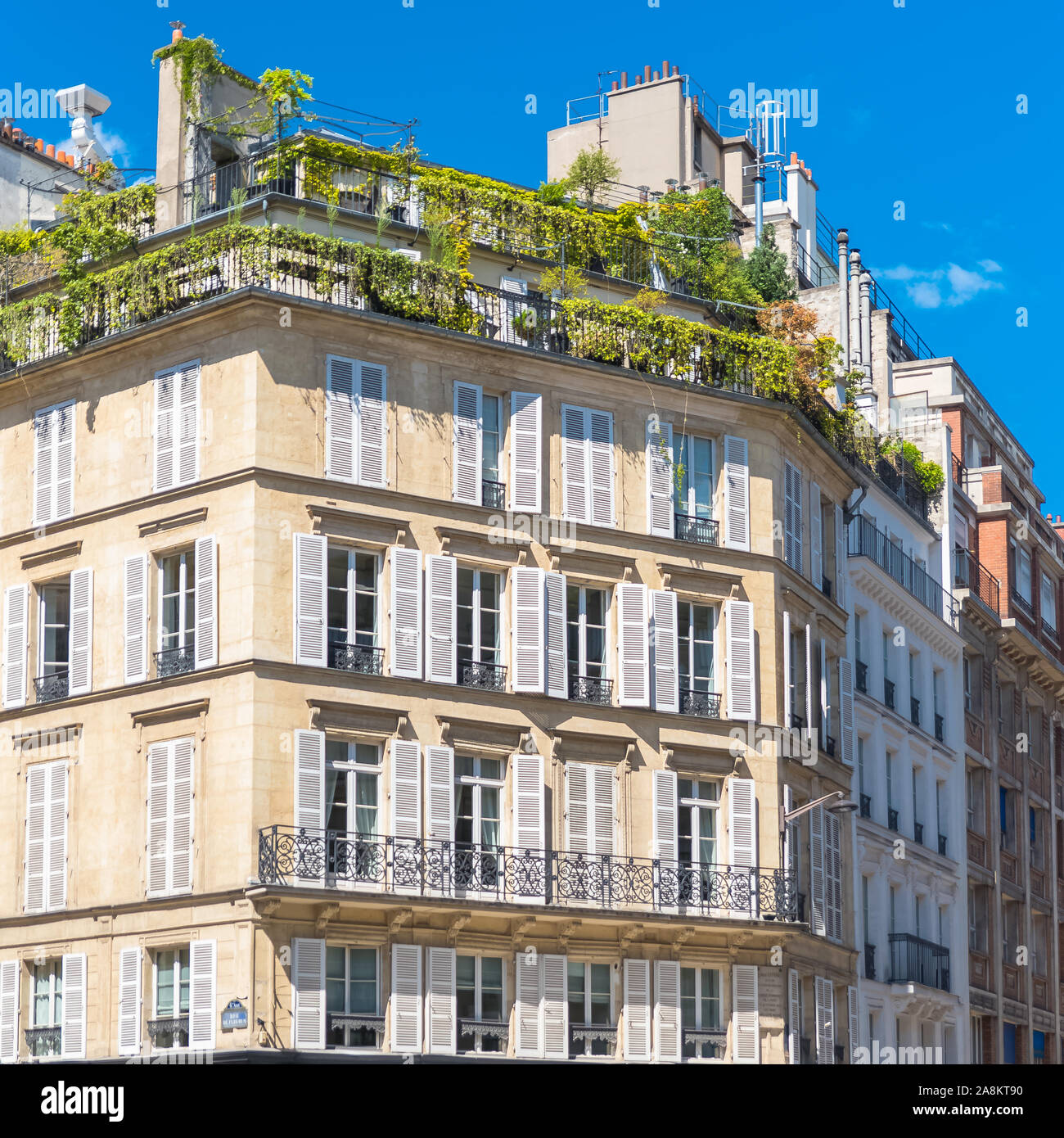 Paris, typical facade in the Marais, detail of the windows Stock Photo ...