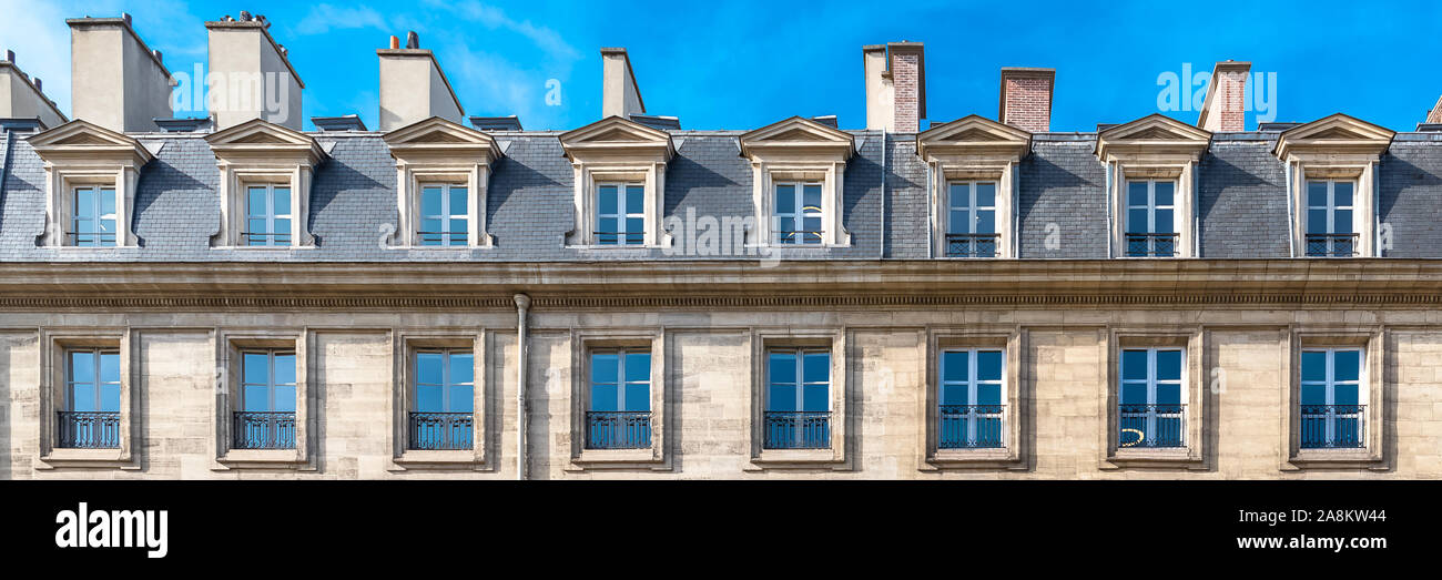 Paris, typical facade in the Marais, detail of the windows Stock Photo ...