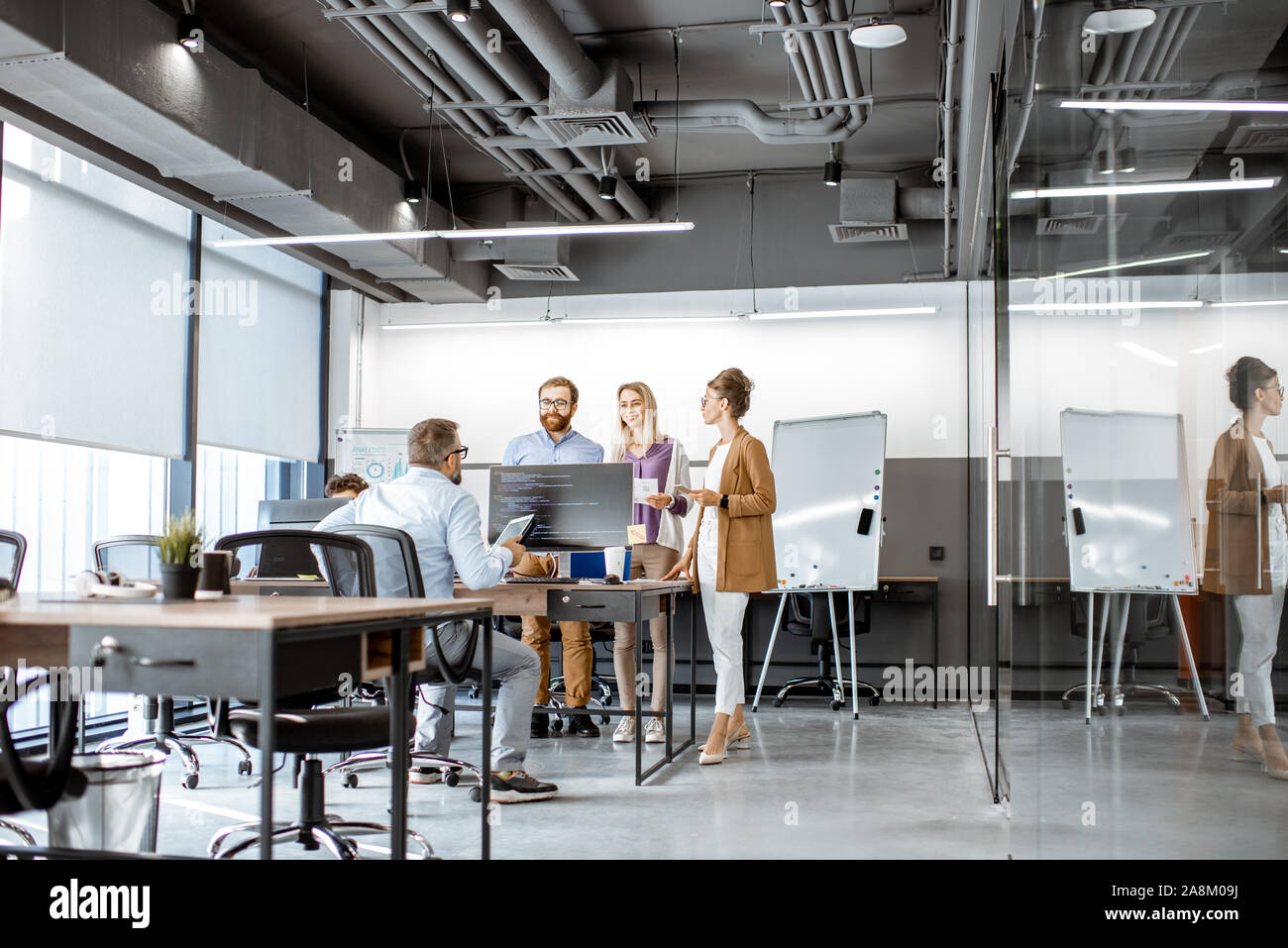 Modern office interior people work hi-res stock photography and images ...