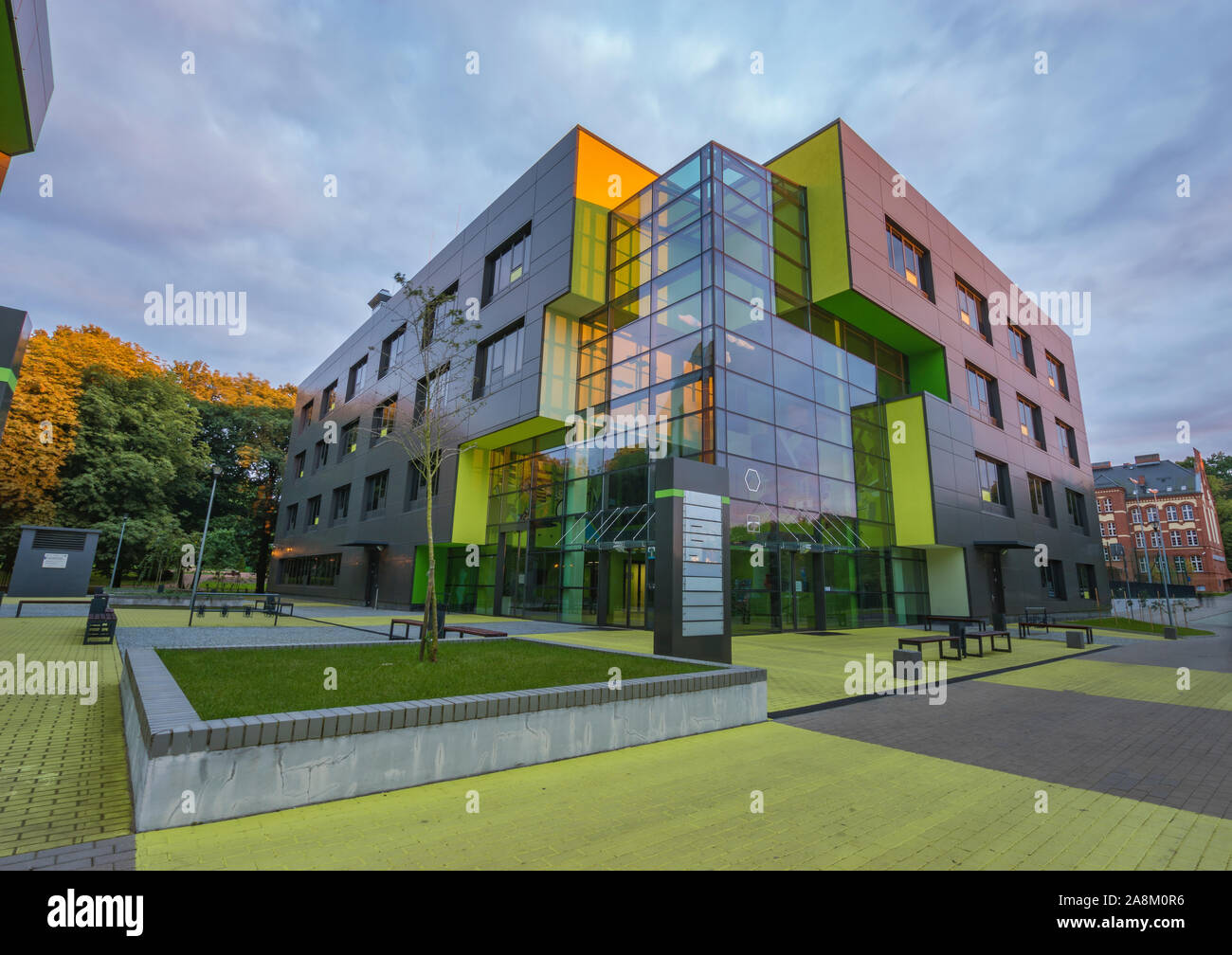 Modern university building Stock Photo - Alamy