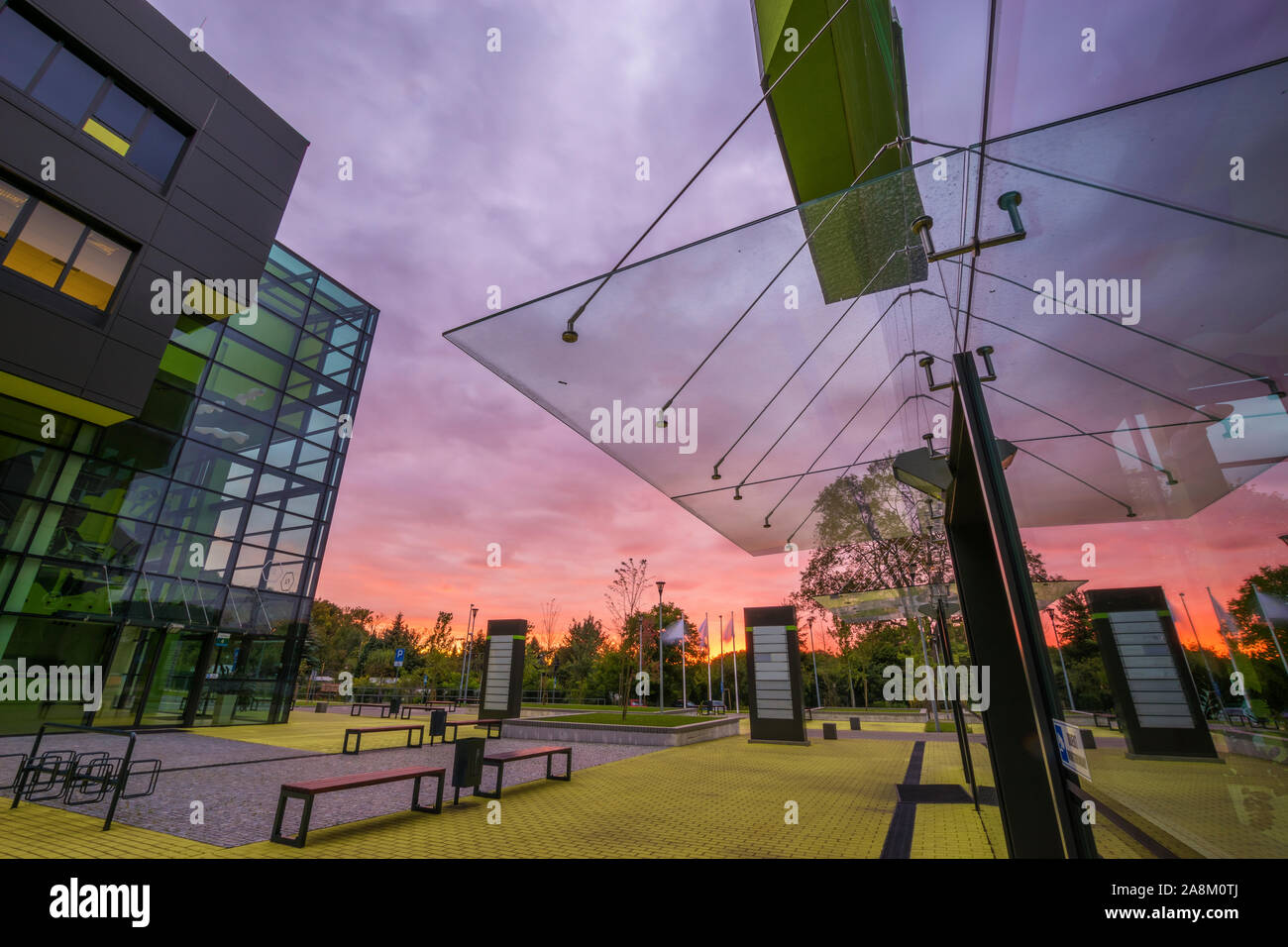 Modern university building Stock Photo - Alamy